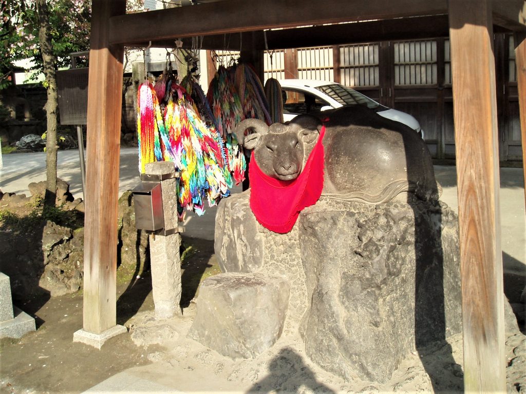 Strolling on the banks of the Sumida River from Azuma-Bashi Bridge to ...